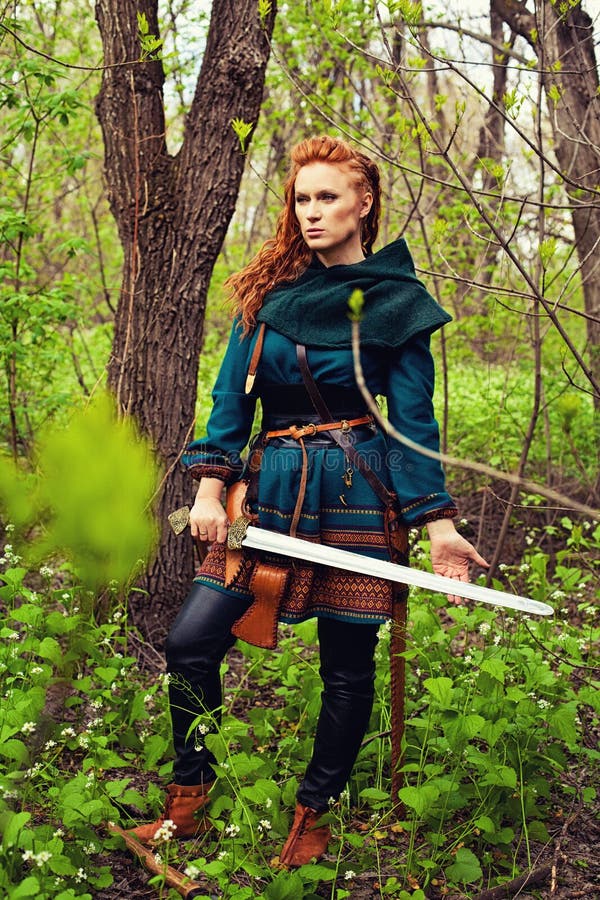 Femme Courageuse De Scandinave Photo stock - Image du historique ...