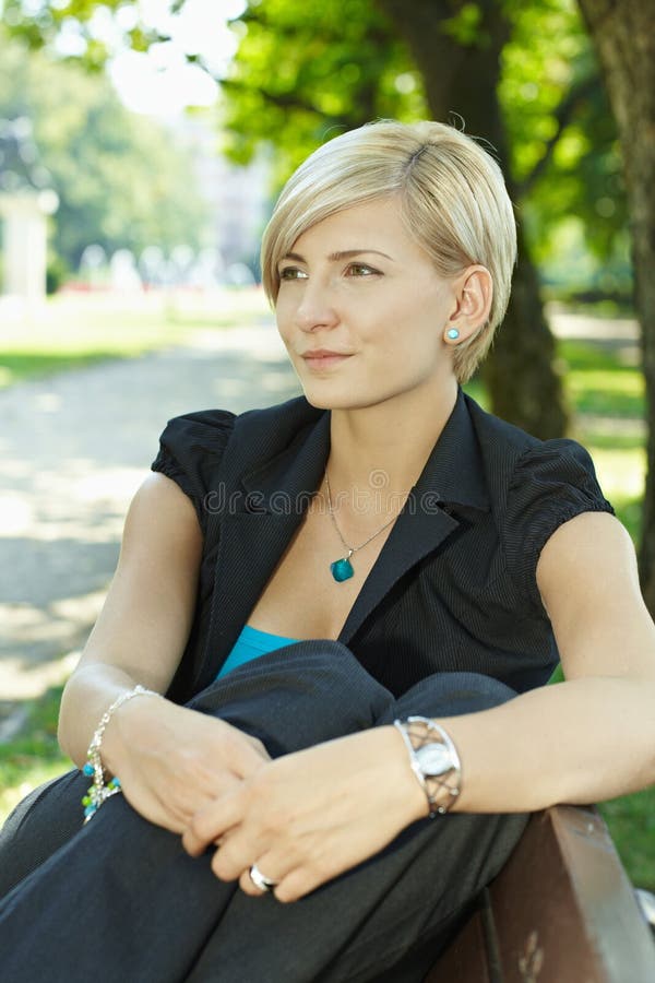 Femme réel image stock. Image du ville, femelle, pastel - 22681255