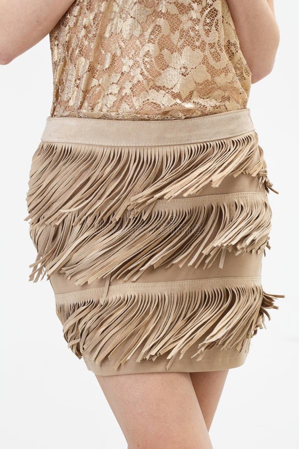 Femme dans la robe beige image stock. Image du modèle - 63359041