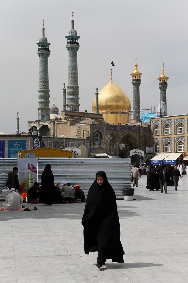 Femme Dans La Mosquée Ulu Jami Photo stock - Image du beau, cityscape ...