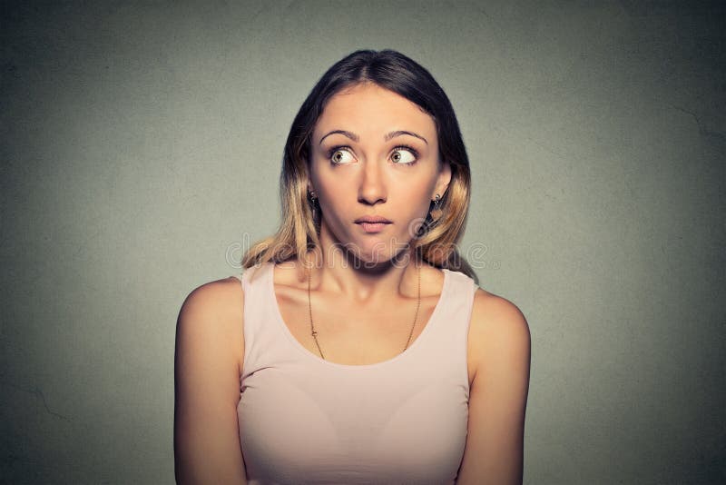 Femme De Regard Coupable Confuse Photo stock - Image du decisions ...