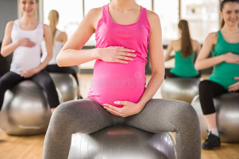 Femme Enceinte Forme Physique Photo stock - Image du beau, soin: 53386132