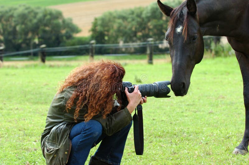 Femme et cheval image stock. Image du apprécier, fermier - 2318709