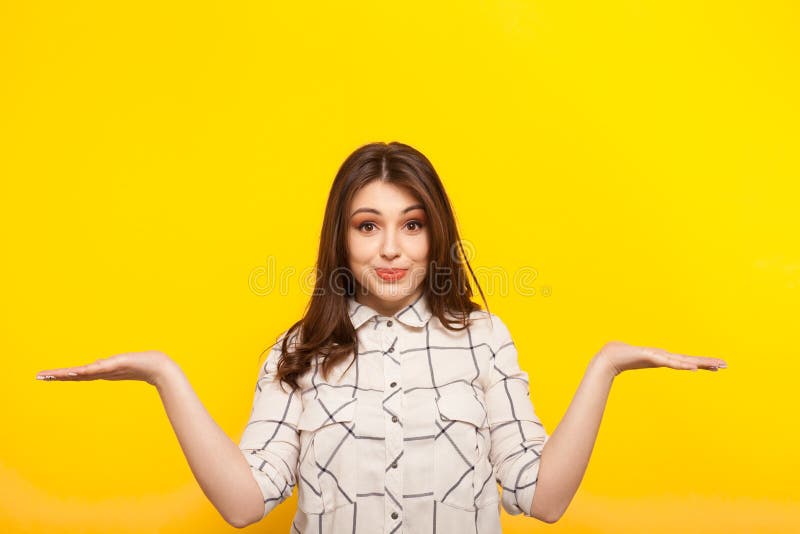 Femme Faisant Des Gestes Dans L'embarras Photo stock - Image du ...