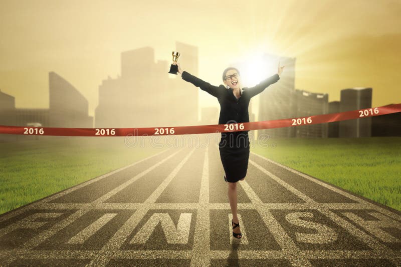 Femme Gagnant La Concurrence De Course Image stock - Image du finissage ...