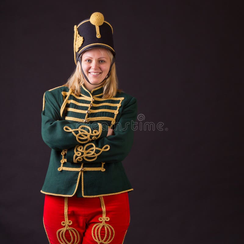 Femme hongroise de hussard image stock. Image du noir - 33116331