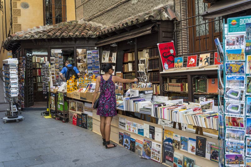 Vieille Librairie D'occasion Image éditorial - Image du meubles ... Vieille Librairie D'occasion Image éditorial - Image du meubles ...