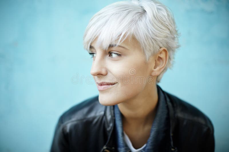 Femme réel image stock. Image du ville, femelle, pastel - 22681255