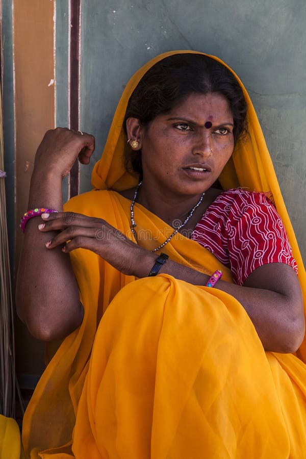 Femme Traditionnelle Indienne Photo stock éditorial - Image du asie ...