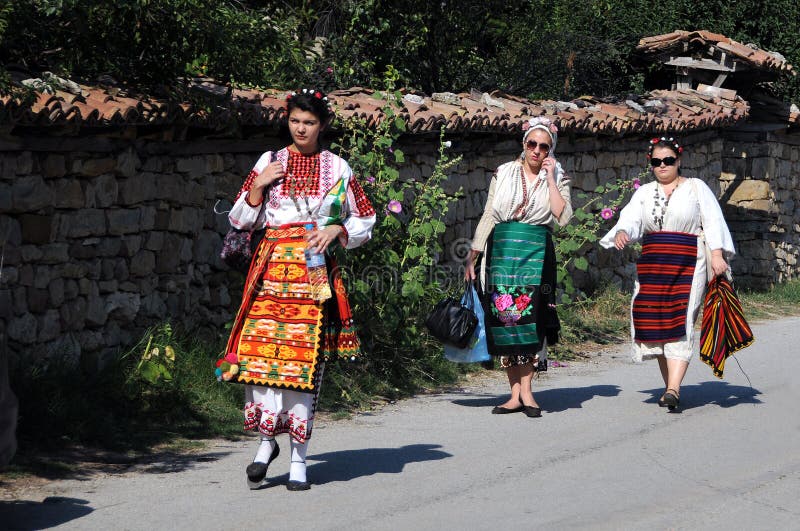 Femmes bulgares photographie éditorial. Image du culturel - 23747182