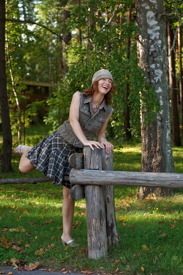 Femmes Heureuses Dans Le Capuchon Photo stock - Image du jour, joie ...