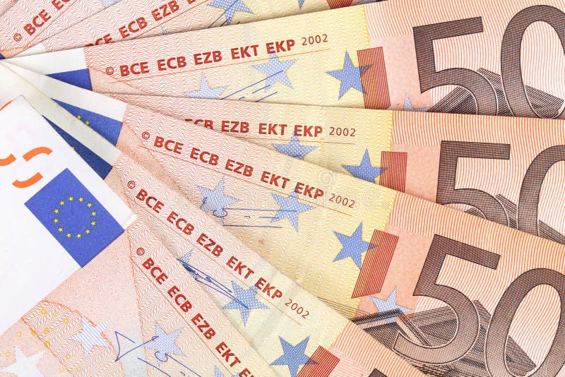 Flera 500 eurosedlar fotografering för bildbyråer. Bild av intresse ...