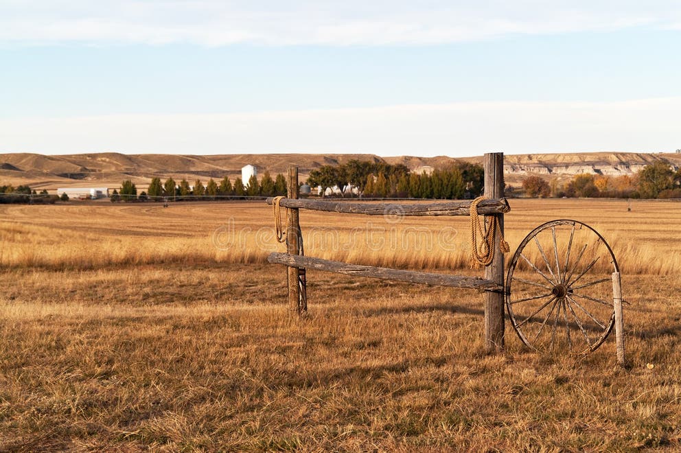 Fence, Ropes, Wagon Wheel stock image. Image of autumn - 25796755