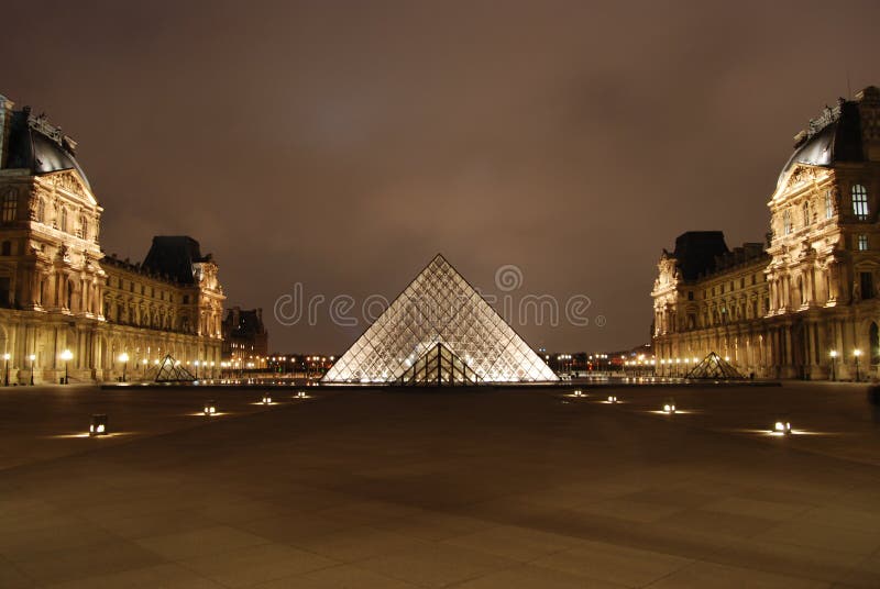 Feritoia fotografia stock editoriale. Immagine di piramide - 4224818