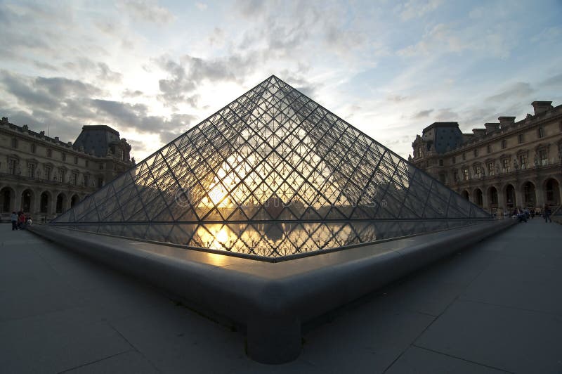 La Piramide Della Feritoia, Parigi Fotografia Editoriale - Immagine di ...