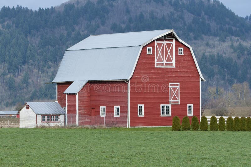Ferme rouge de grange image stock. Image du agriculture - 23698493
