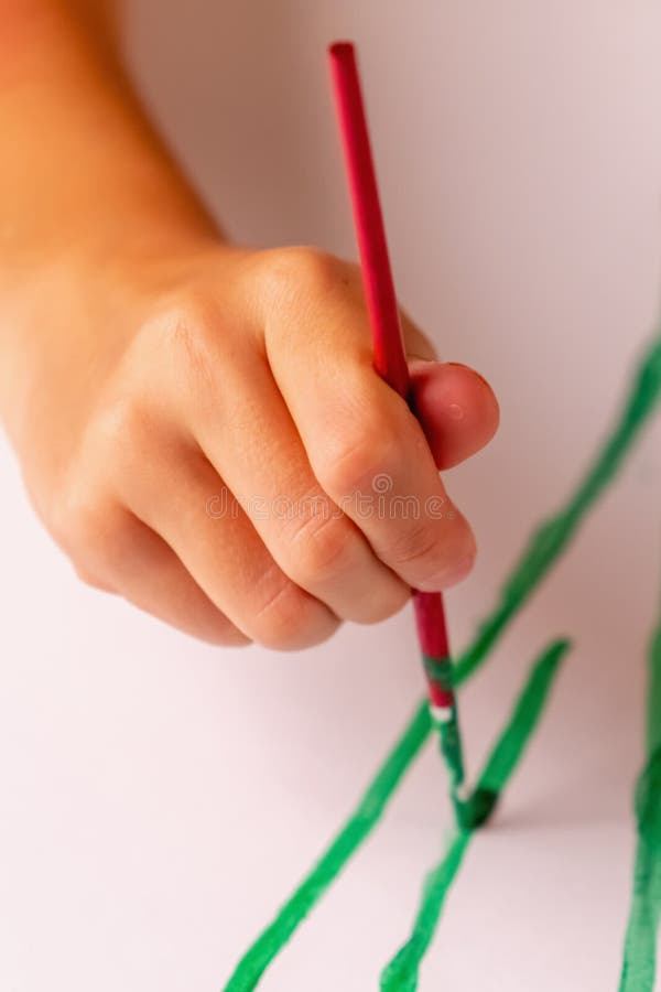 Fermer Les Enfants Main Peindre L'image. Concept Art. Image Verticale ...