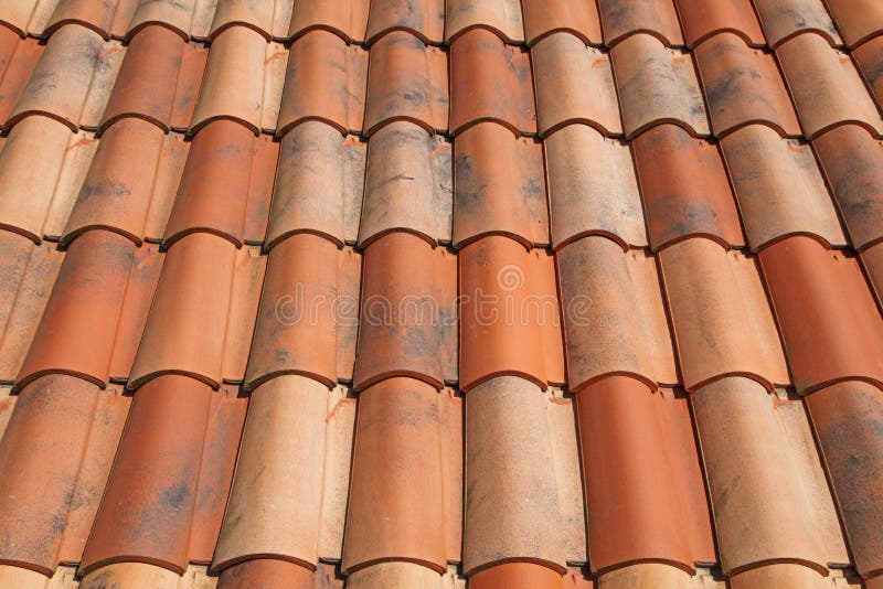 Fermeture D'un Toit En Tuile Photo stock - Image du télescopique ...