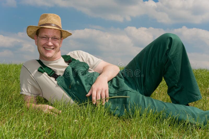 Fermier photo stock. Image du herbe, nuages, fleuriste - 15287362