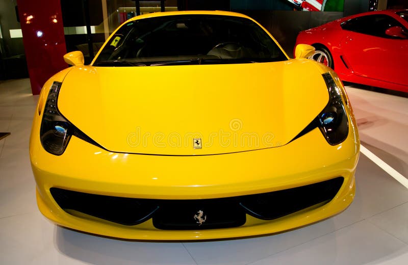 Ferrari amarelo 458 foto editorial. Imagem de cabriolé - 16560466