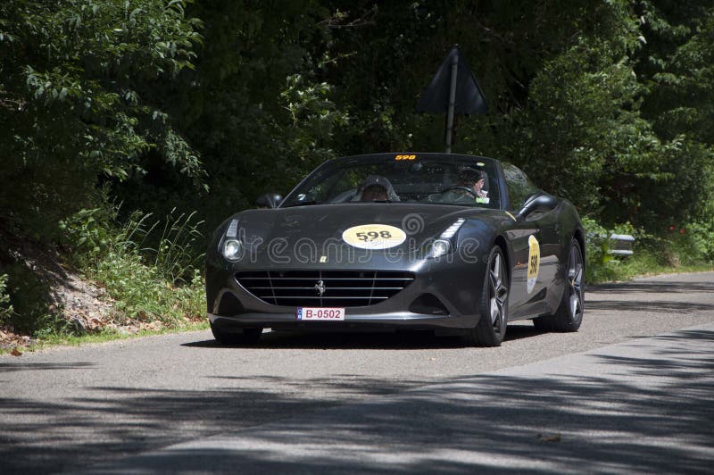 FERRARI CALIFONIA T redaktionelles stockfotografie. Bild von kabriolett ...