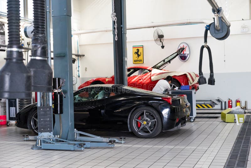 Ferrari car repair service editorial stock image. Image of laptop ...