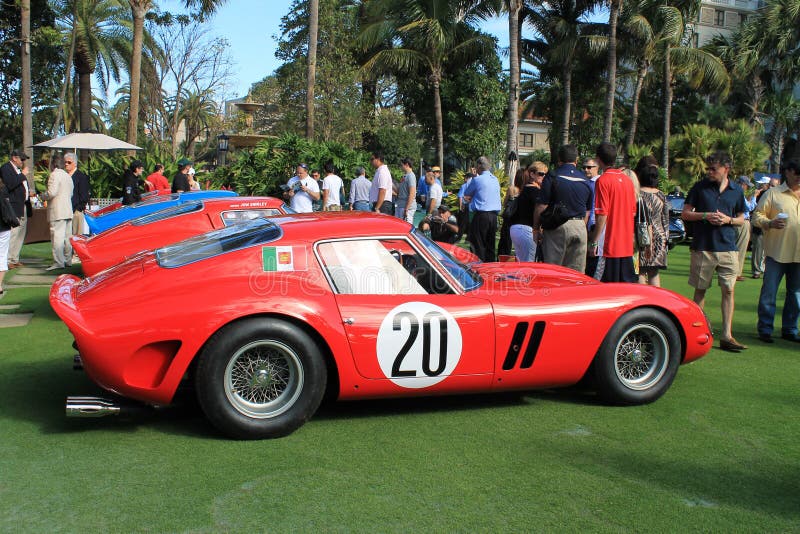 Rotes Ferrari-Rennauto redaktionelles bild. Bild von ecke - 55051565