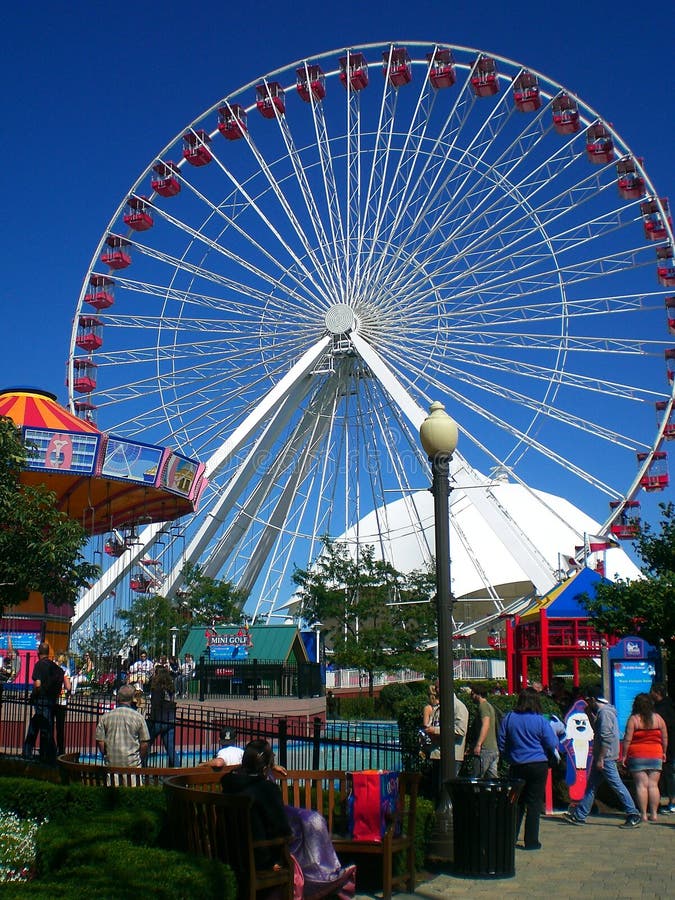Ferris Wheel Chicago, IL foto editorial. Imagem de passeio - 32357916