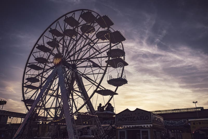 Ferris Wheel Funfair Sunset Stock Photo - Image of gulf, angle: 260174074