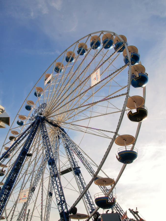 Ferris wheel editorial stock image. Image of balticsea - 98151424
