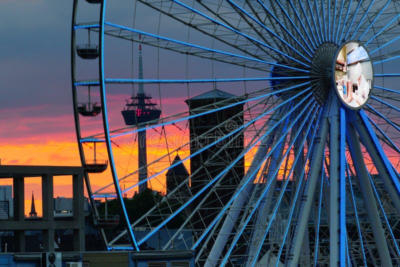 Ferris-wheel at sunset editorial photography. Image of color - 188542827