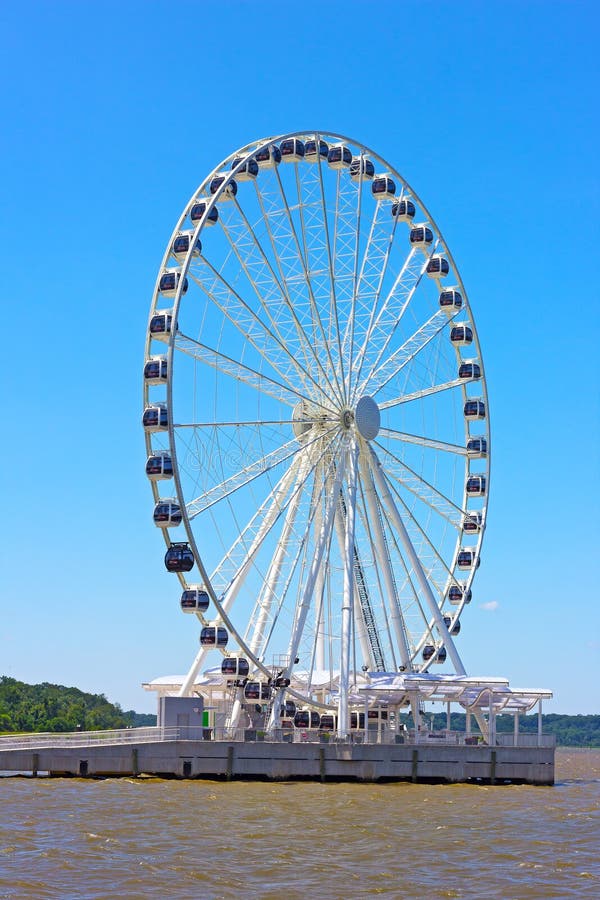 Ferris Wheel on the Water Edge. Editorial Photography - Image of ...