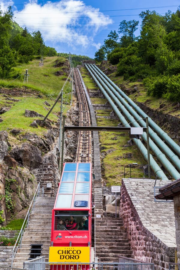 Ferrocarril Funicular De Ritom En Tesino Foto de archivo editorial ...
