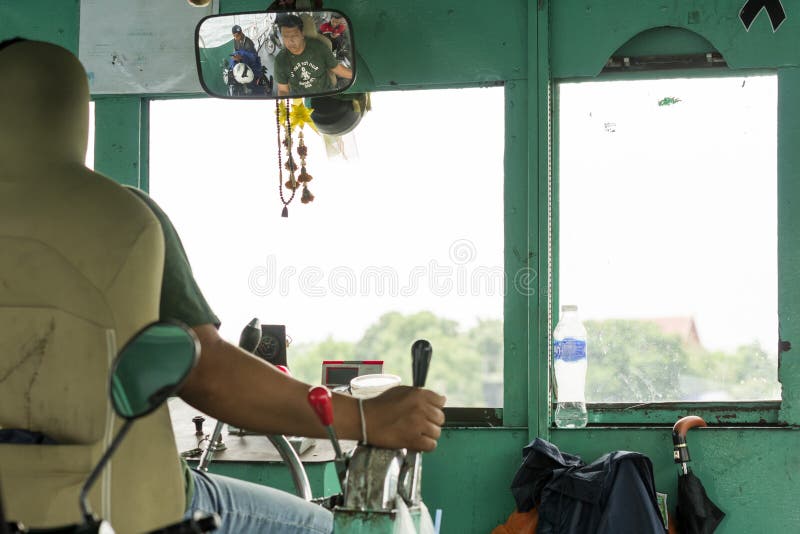 Ferry driver editorial photo. Image of reflection, phraya - 122177821