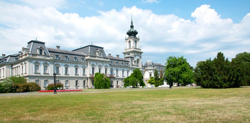 Festetics Schloss in Ungarn Stockfoto - Bild von brunnen, balatons ...