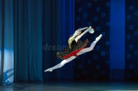 Festin sur le pointe photographie éditorial. Image du fée - 84946942