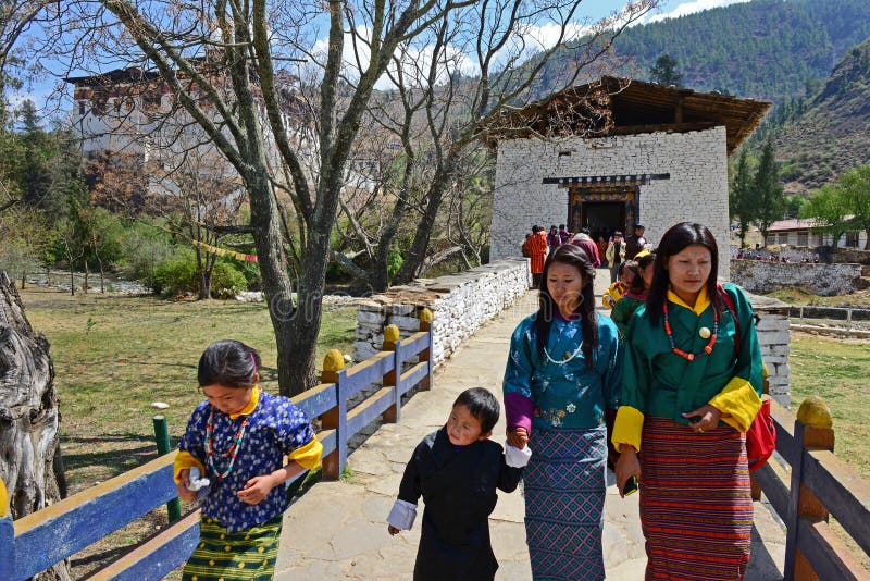 Vestido Tradicional Em Butão Foto de Stock Editorial - Imagem de ...