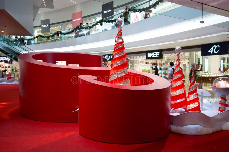 Festival Walk Christmas Tree Decorations in Hong Kong. 9 Dec 2006 ...