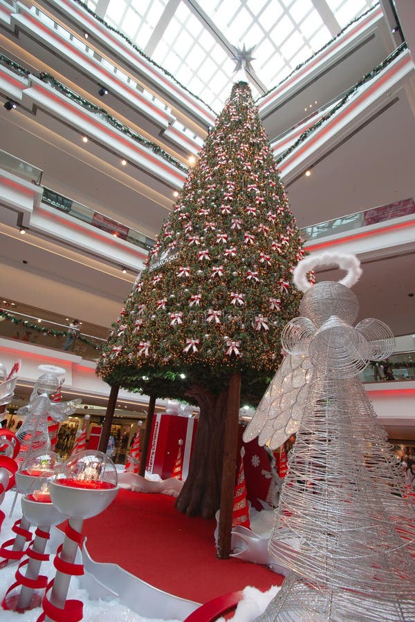 Festival Walk Christmas Tree Decorations in Hong Kong. 9 Dec 2006 ...