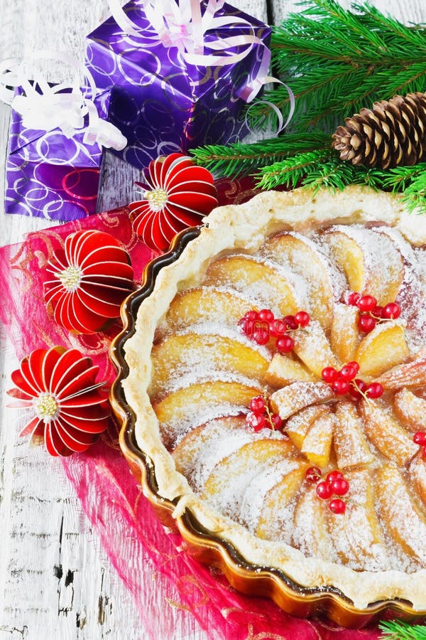 Festive Christmas Apple Pie Stock Photo - Image of plate, food: 45384820