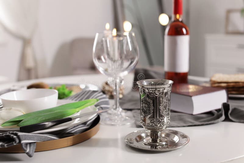 Festive Passover Table Setting at Home. Stock Image - Image of haggadah ...