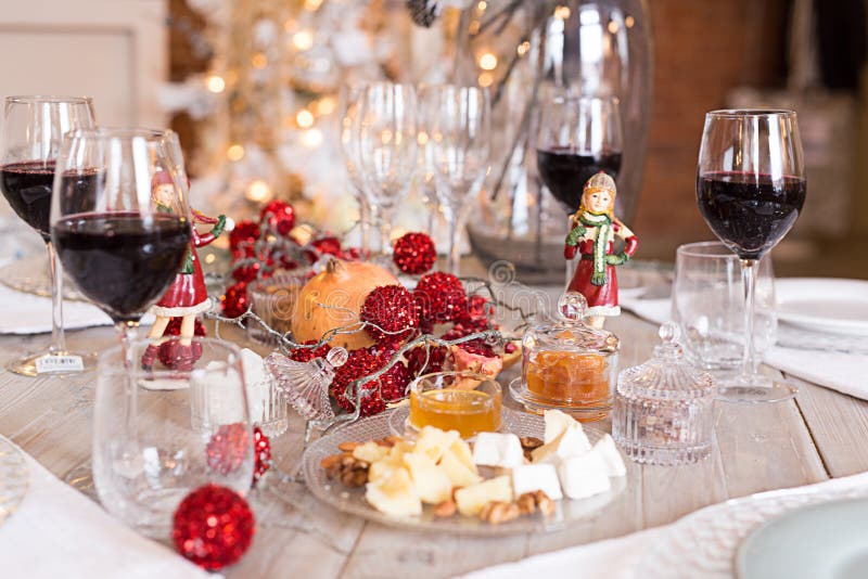 Festive Table Setting, Table Setting Stock Photo - Image of cranberry ...
