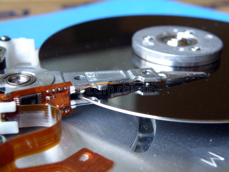 Festplatte nach innen stockbild. Bild von computer, schreiben - 6112133