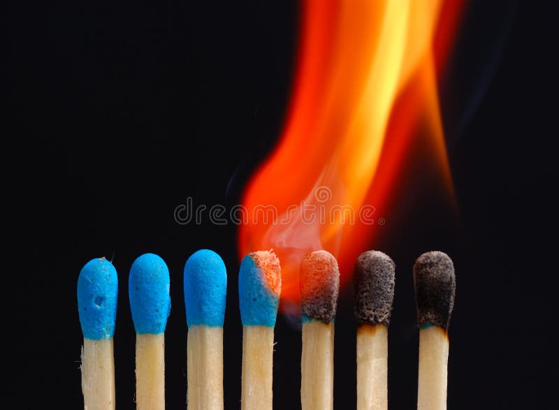 Beleuchten Sie Ein Matach, Rauch Stockfoto - Bild von feuer, entflammen ...