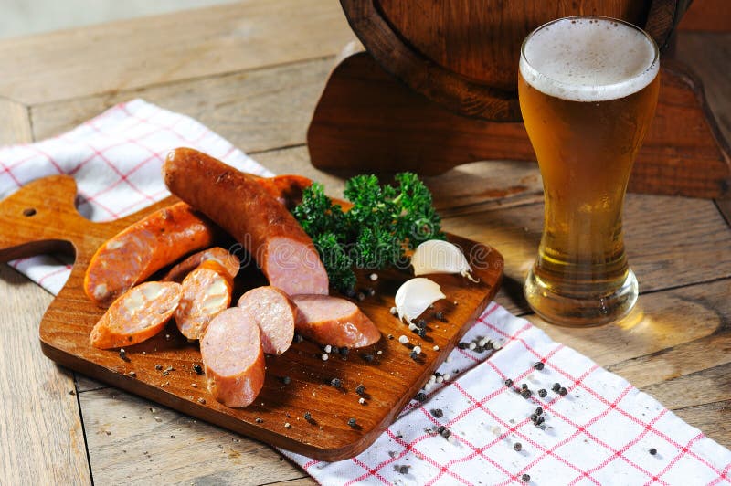 Feuer-Wurst stockbild. Bild von grün, nahaufnahme, abendessen - 24649859