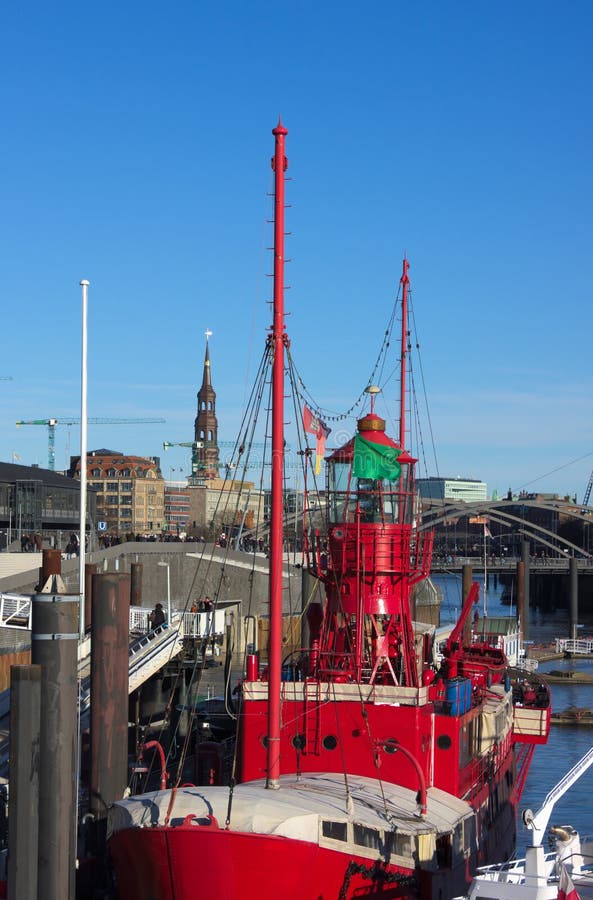 Feuerwehrboot - Hamburg - Deutschland Stockfoto - Bild von elbe, anker ...