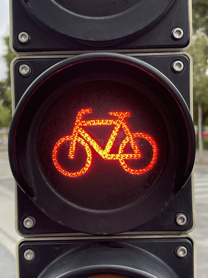 Feux De Circulation Sur La Route Image stock - Image du signe, rouge ...