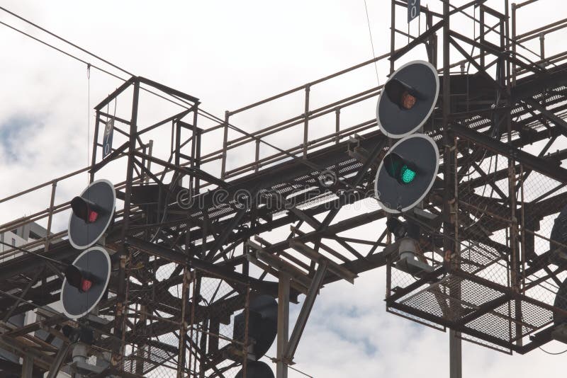Formez Les Signaux Pour Le Chemin De Fer Et Et Le Feu De Signalisation ...
