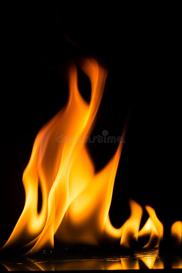 Fiamma del fuoco immagine stock. Immagine di ustione - 54709979