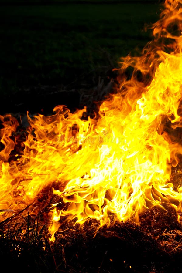 Fiamme del fuoco immagine stock. Immagine di consumare - 8797545
